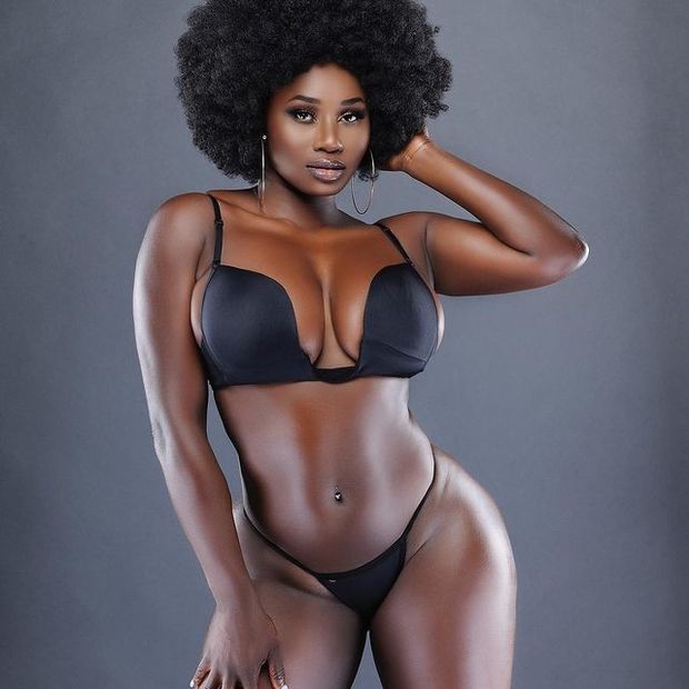 Joyce Appia Looking Sexy In Her Black Bra And Cufo510