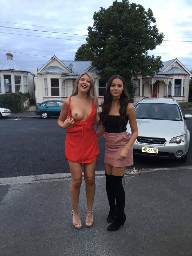 Flashing Boob Bellioz