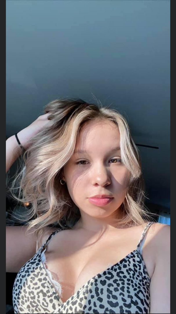 Hi My Names Reanna Brownlee And Message Me On Fb Fuckoffmeyes