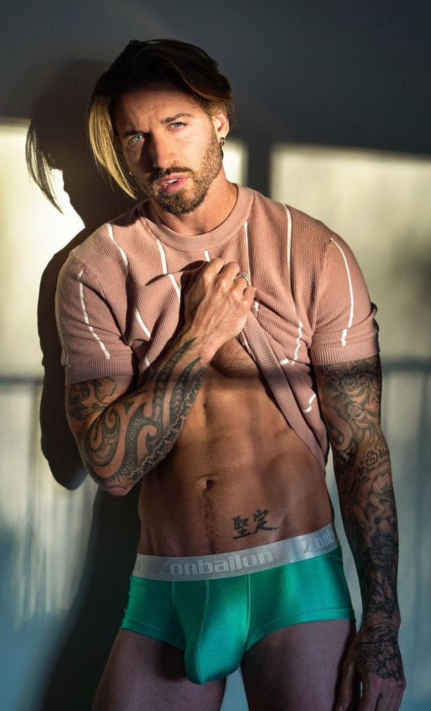 Travis Deslaurier Phnix