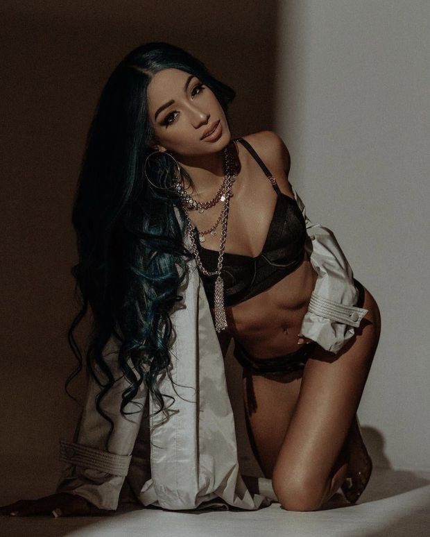 Sasha Banks Looking Sexy In Her Bra And Panties Cufo510