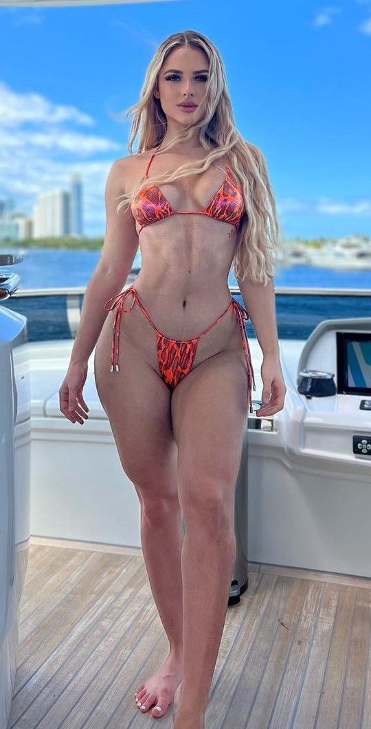Hot Blonde Sidragaso