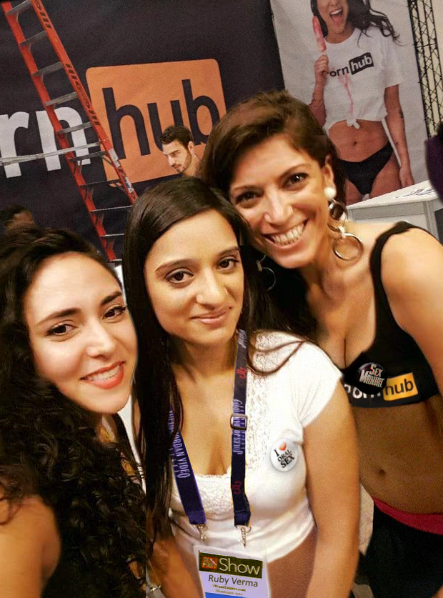 Group Selfie Sluts At The Avn Expo Deeptea
