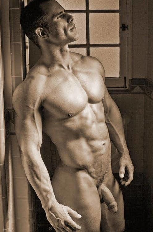 Naked Mrquinze