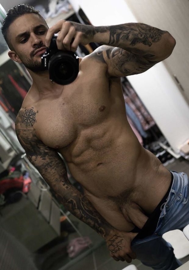 Naked Mrquinze