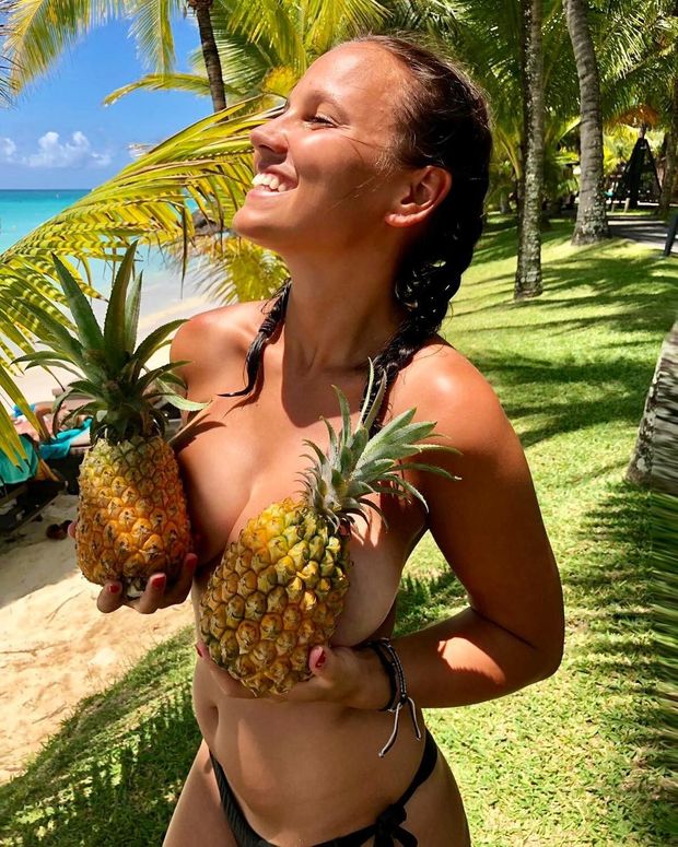 Pineapple Bra Cooler2021