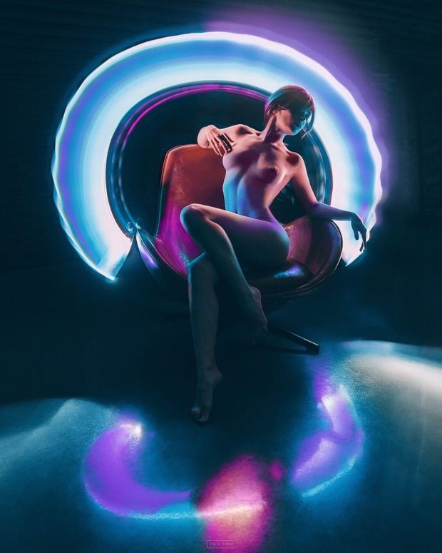 Marta Gromova Neon Musichawk