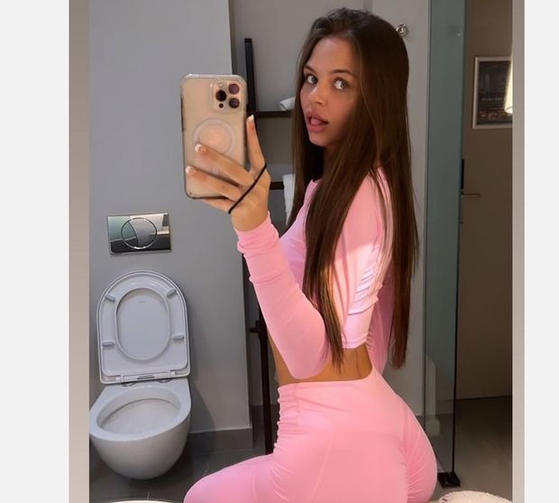 Selfie In Pink Slaciekkatya321