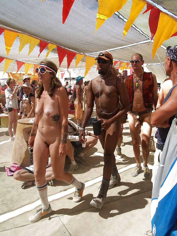 She Parades Nude At Burning Man Nudeshots
