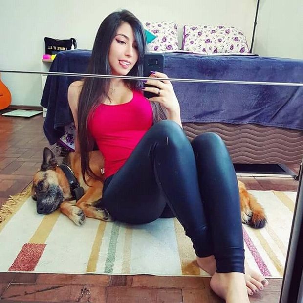 Brunette Selfie Ii Tonny