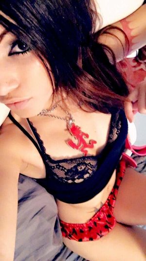Chloe Mastin Pics