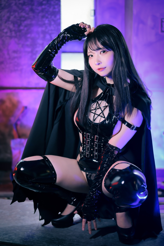 Latex Witch Brakit