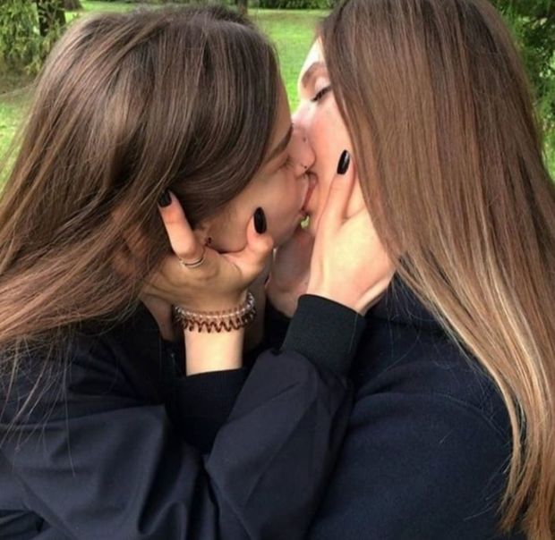 Kissing Pullinmidix