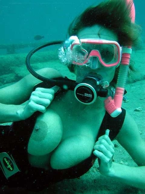 Sara Ashley Shows Her Big Tits Scubafetish