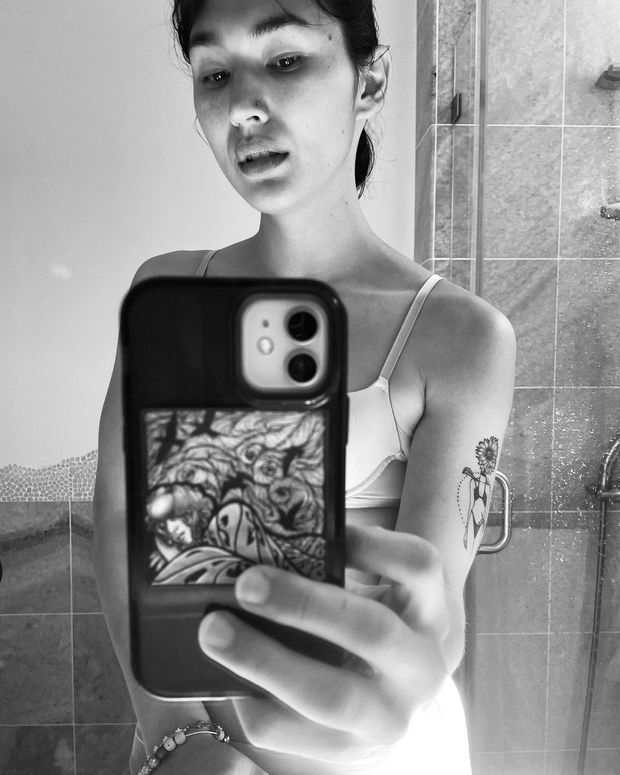 Join Sarah Seasol Jae Schwartz In The Bathroom For Raviolidehmon