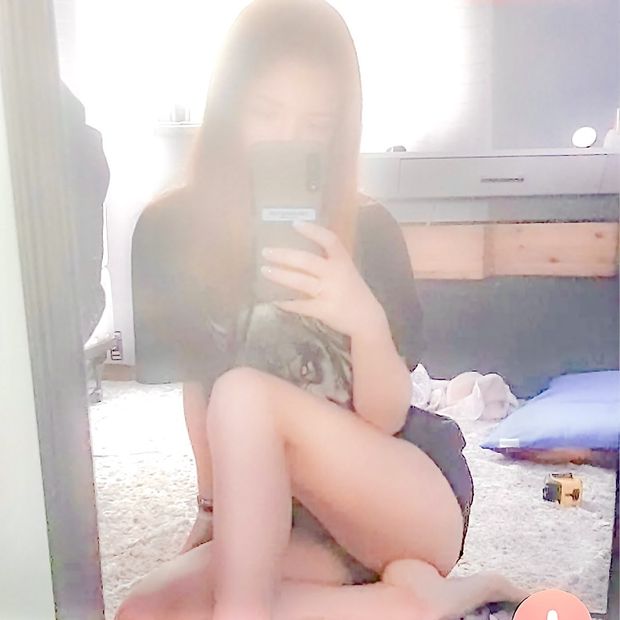 Pussy Peekaboo On Tinder Letitgrowinyourmouth