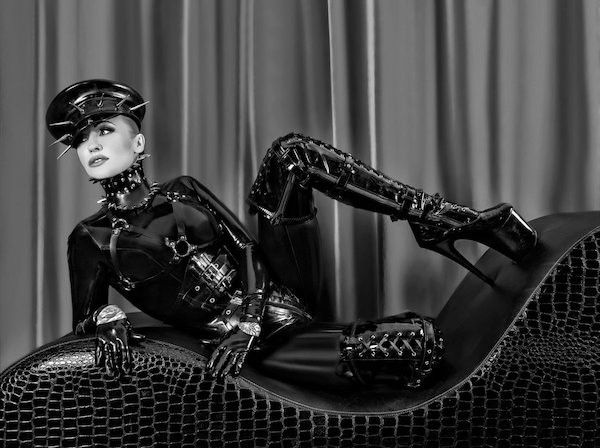 Mistress Andromeda X Hogspy