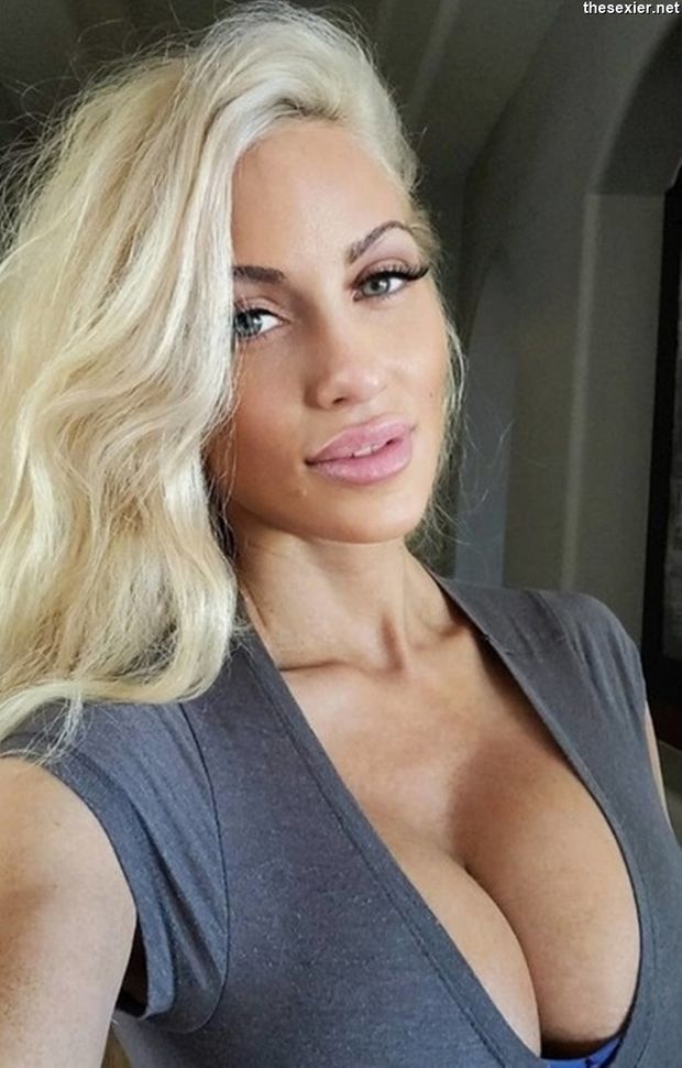 Sexy Cleavage Sexygirlscontent