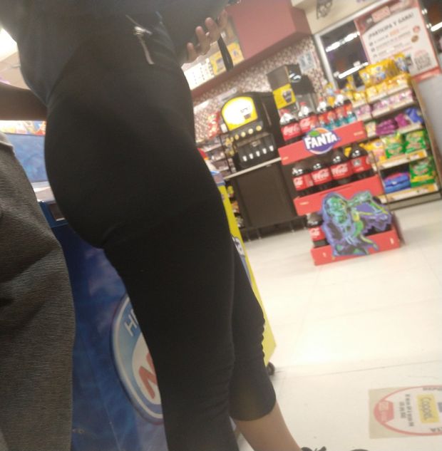 Jovencita De 17 En El Oxxo Traviesa69