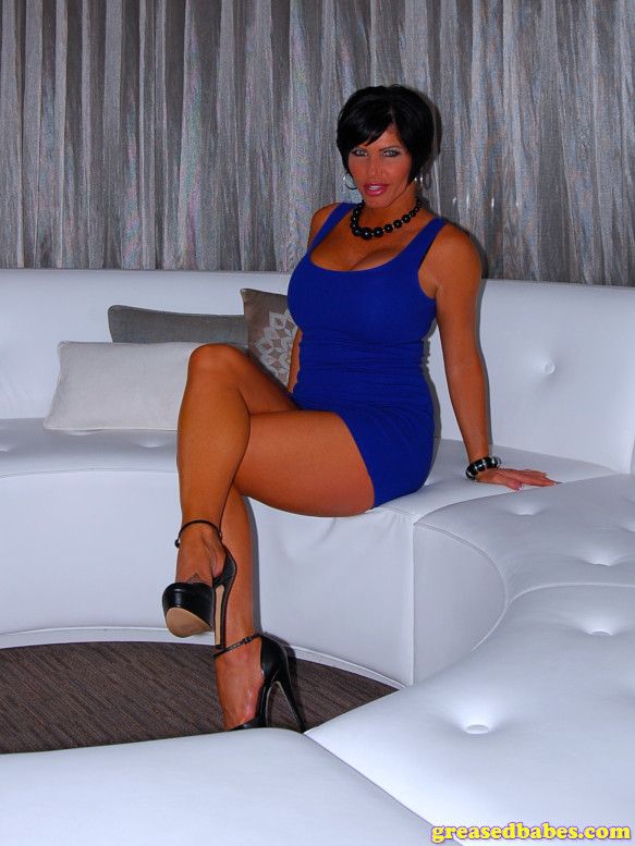 Hot Milf With Sexy Long Legs In High Heels Greasedbabes