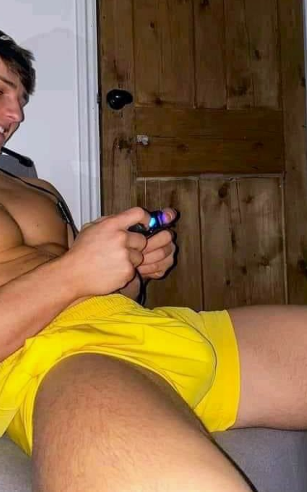 Bulging Yellow Shorts Houtex2019