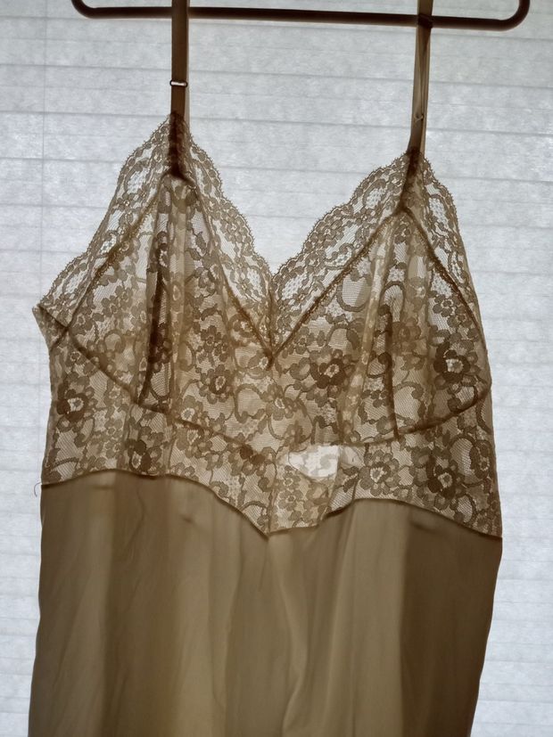 Lacy Bust Of My Vanity Fair Vintage Full Slip Silkenlace