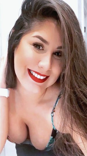 Sexy Cleavage Pics 