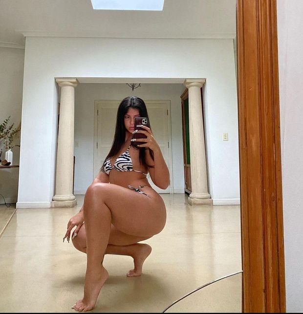 Quiero Estar Entre Sus Muslos Mientras Sus Pies Obstra