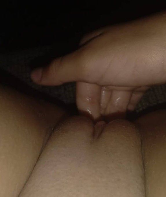 Novinha Enfiando Os Dedos Na Bucetinha Lilithcumslut