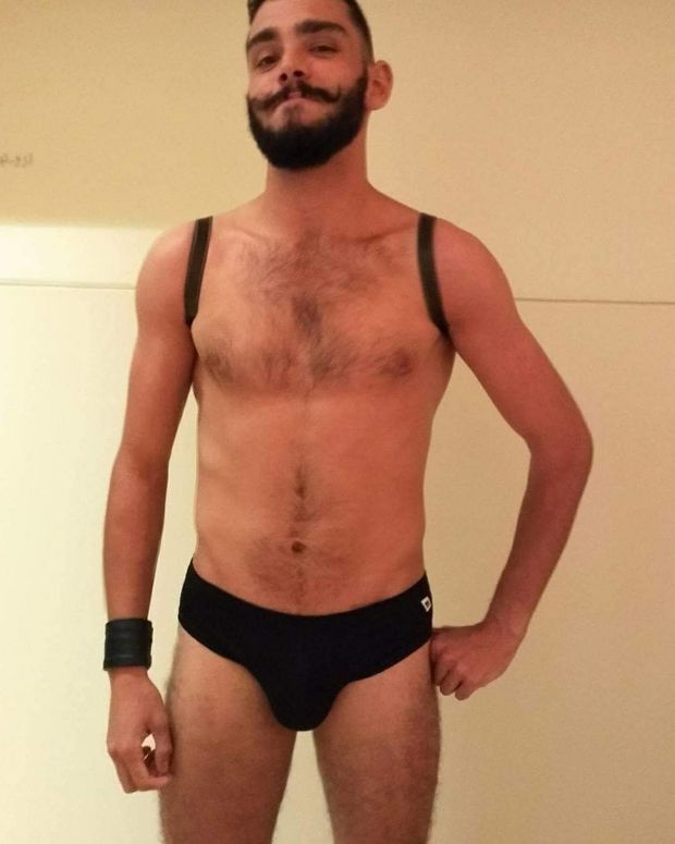 Chico Guapo Con Bigote Y Barba Phnix