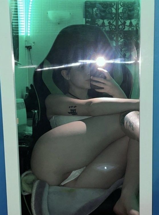 uwucaptain666 - HornyCoomer