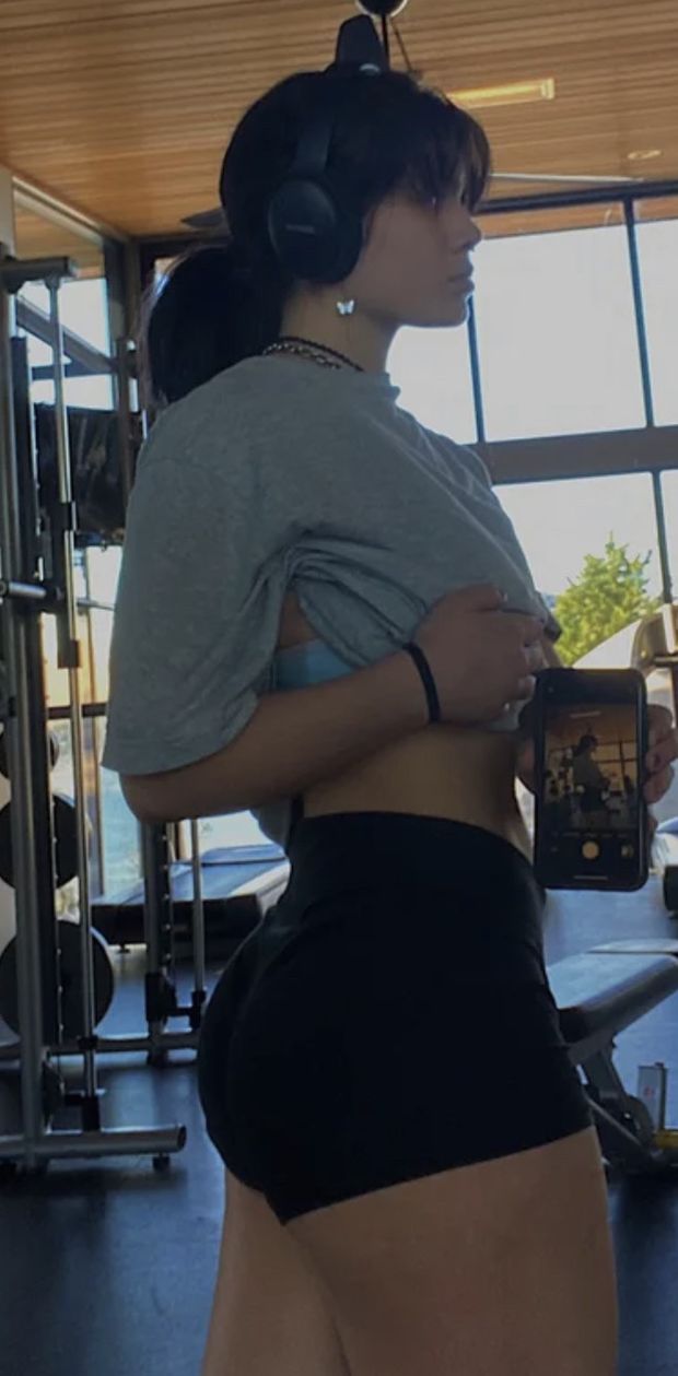 Fit Egirl Teen Billedgill