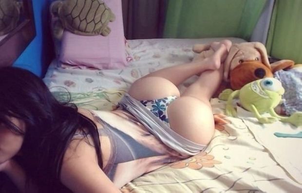 Juicy Ass And Cute Panties In Bed Yatagan
