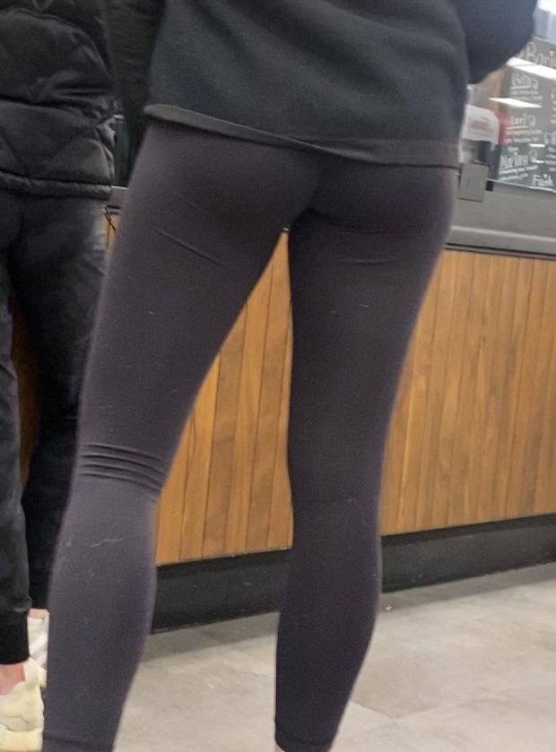 Hot Ass In Starbucks Line Sadielexxxington