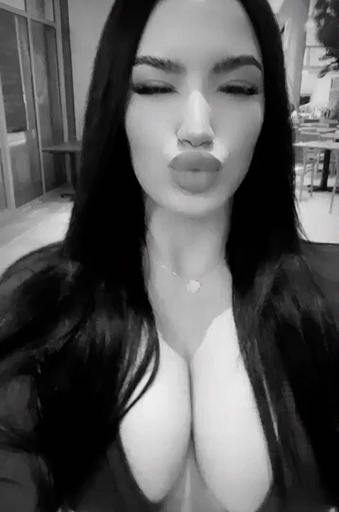 Sexy Brunette With Perfect Bouncing Tits Joeshmo17192082