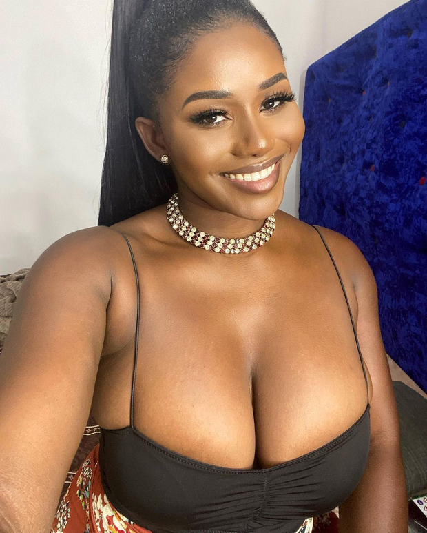 Joyce Appia Showing Off Her Beautiful Cleavage And Cufo510