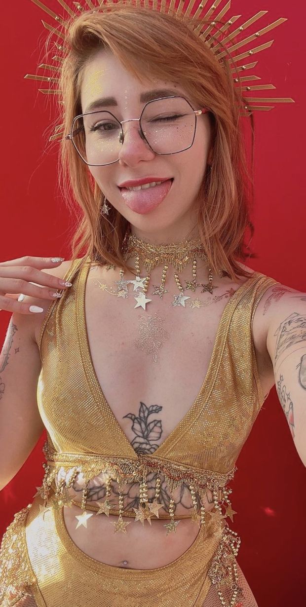 Hot Cleavage Grugi27