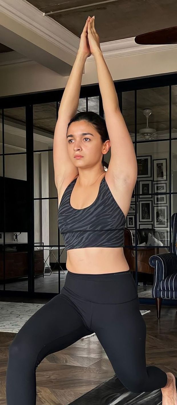 Alia Bhatt Hot Yoga Mohini90
