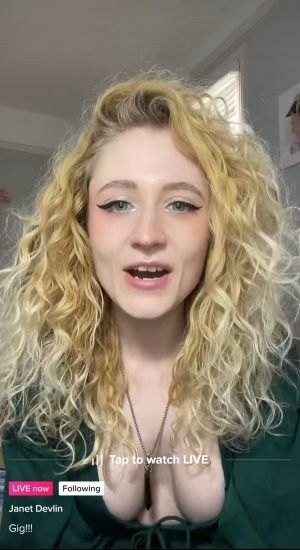 Janet Devlin Pics