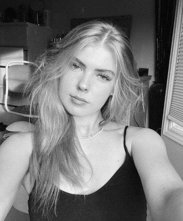 Molly Black And White Selfie Male43can