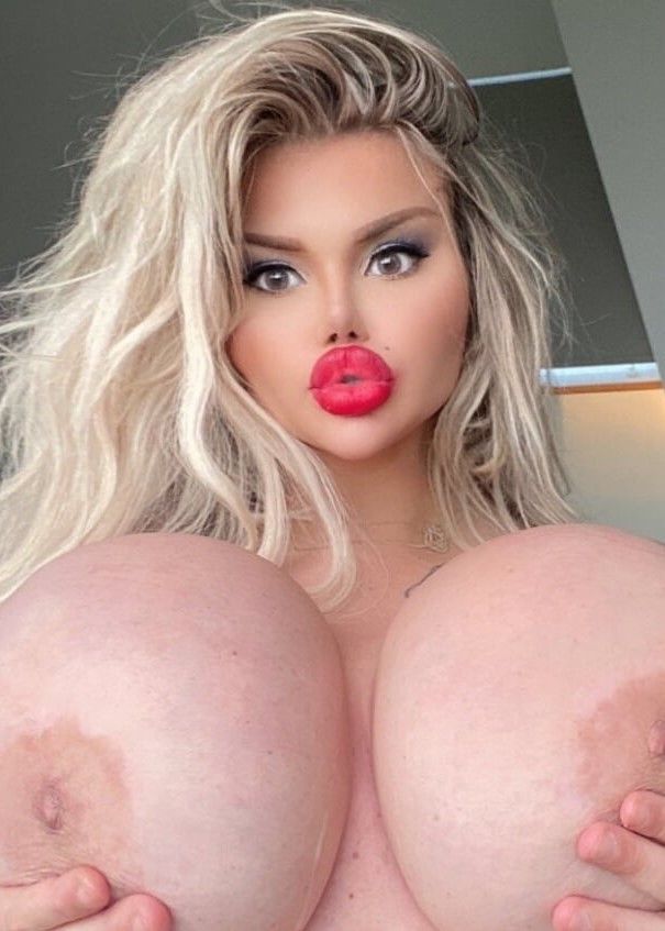 Blonde Bimbo Tits Feer69