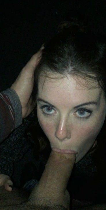 Amateur Brunette Keeping That Eye Contact While Oaks22