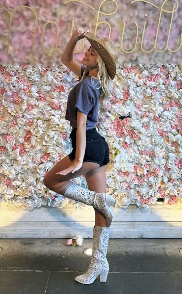 Livvy Dunne Mommyirina