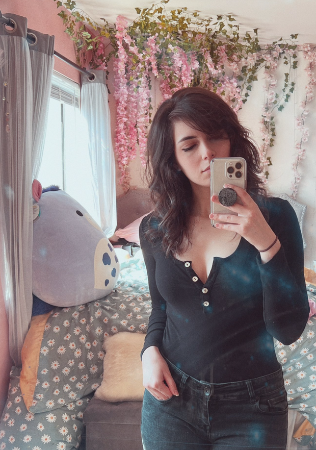 Kaitlin Witcher Streamer Bedroom Mirror Selfie Prk6942