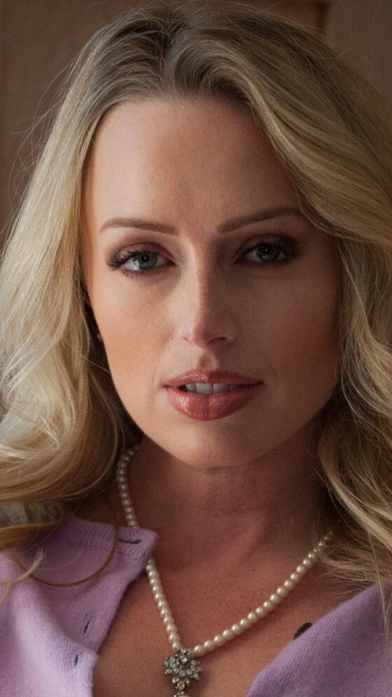 Holly Gibbons Beautyfan