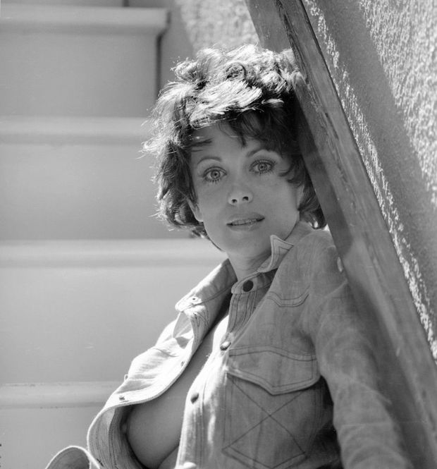 Phyllis Davis Gives Us A Nipple Peek Rockingchair
