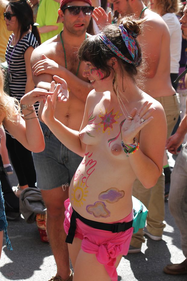 Beautiful Weirdo 2 Dancedance2