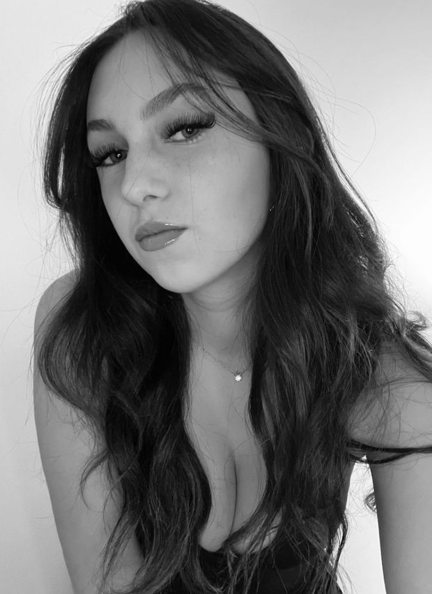 Emily Black And White Cleavage Male43can