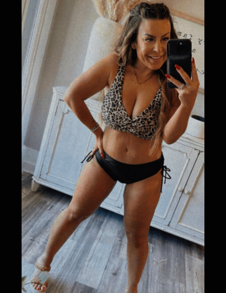 Hot Body Milf In Various Selfies Toobusyliving
