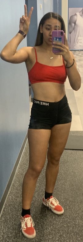 Sexy Fit Brunette Phukyosef